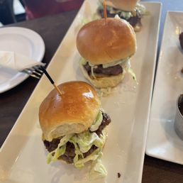 Da Burger Wing Hub - Reserve Now - Burgers - Updated June 2025 - 477 ...