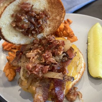 TOWNE TAVERN - Updated May 2024 - 34 Photos & 38 Reviews - 3138 ...