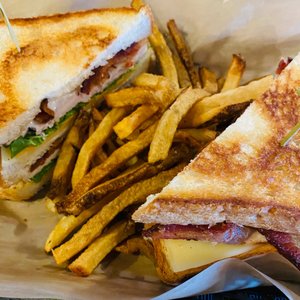 SIDELINES BEER HOUSE - 30 Photos & 93 Reviews - 518 Locust Pl ...