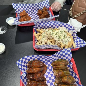 VALLEY WINGS - Updated May 2024 - 291 Photos & 408 Reviews - 1495 N ...