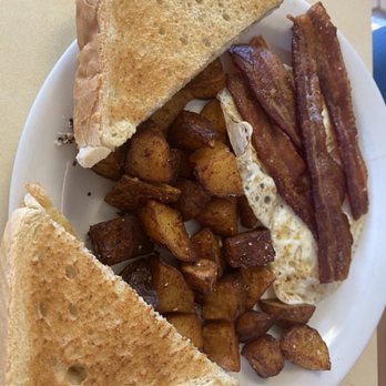 THE LOOKING GLASS CAFE - Updated January 2026 - 31 Photos & 88 Reviews ...