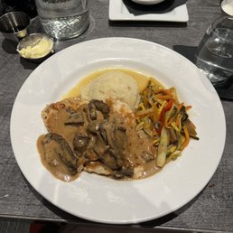 GATE 12 BAR & GRILL - Updated September 2025 - 205 Photos & 167 Reviews ...