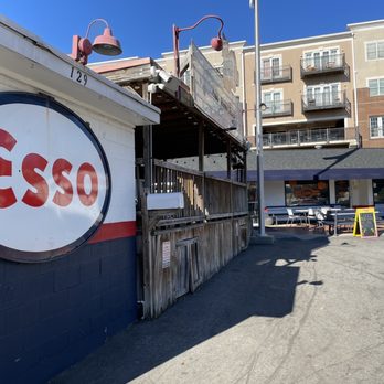 THE ESSO CLUB - Updated July 2025 - 84 Photos & 127 Reviews - 129 Old ...