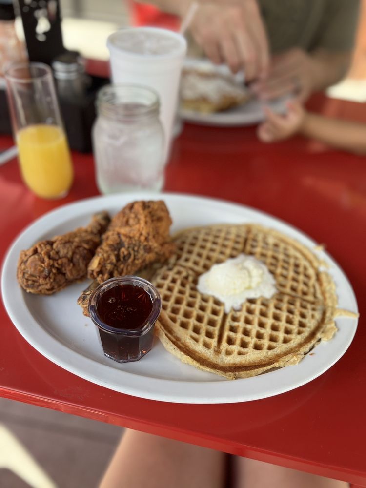KUZZOS CHICKEN & WAFFLES - Updated December 2025 - 703 Photos & 838 ...