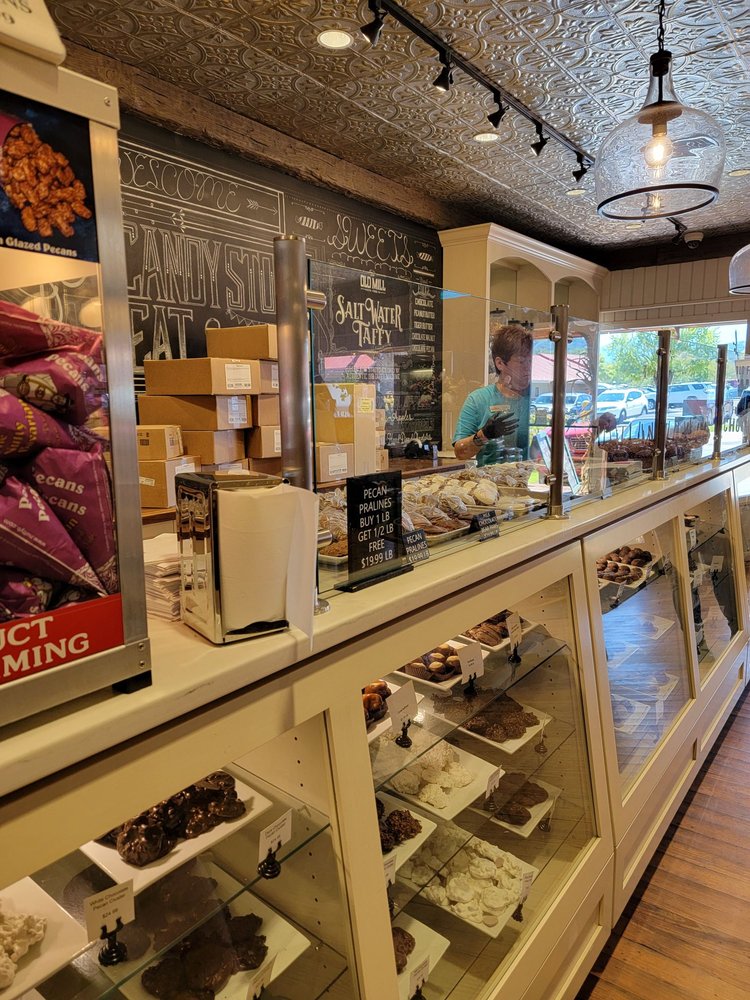 OLD MILL CANDY KITCHEN - 39 Photos & 32 Reviews - 177 Old Mill Ave ...