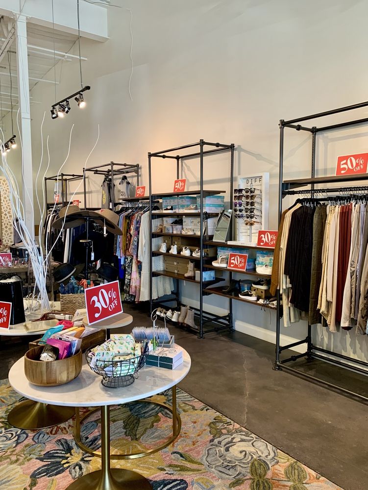 JULES & JC - Updated August 2025 - 17 Photos - 9828 W Northern Ave ...