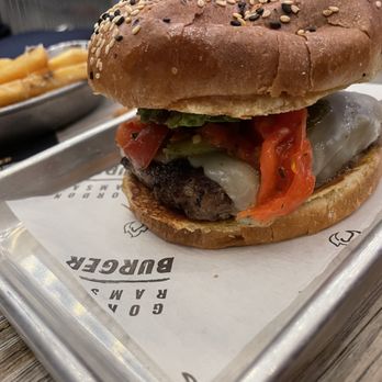 GORDON RAMSAY BURGER - 163 Photos & 102 Reviews - 99 Blackstone St ...