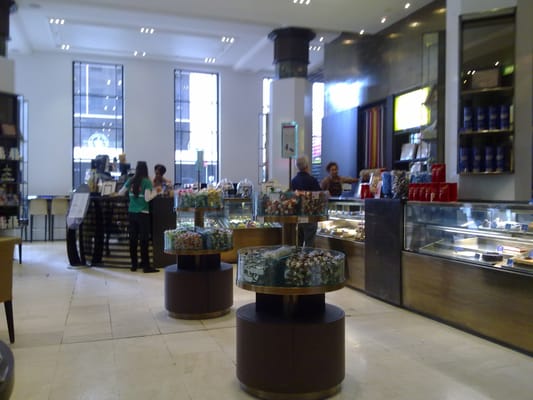LINDT CHOCOLAT CAFE - MARTIN PLACE - Updated December 2025 - 29 Photos ...