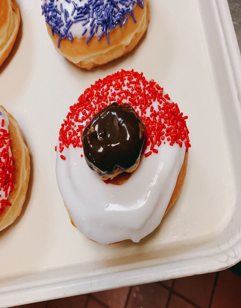 DONUT STAR - 63 Photos & 103 Reviews - Bakeries - 13165 Jamboree Rd ...