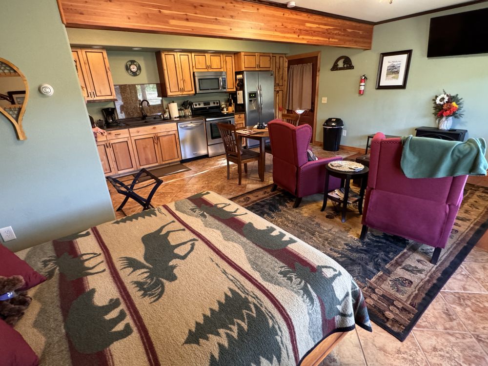 LONE ELK LODGE - Updated June 2025 - 20631 US 2, East Glacier Park ...