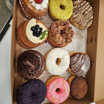 MOON DONUTS - Updated August 2024 - 619 Photos & 414 Reviews - 1000 ...