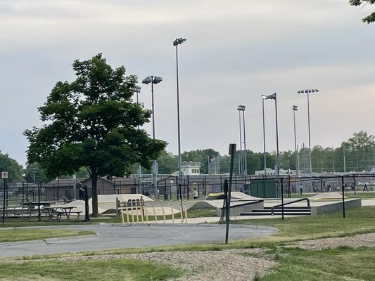 CLAWSON CITY PARK - Updated September 2025 - 935 N Custer Ave, Clawson ...