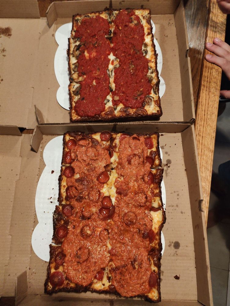 PIZZA KNIGHT - 84 Photos & 43 Reviews - 826 Main St, Hackensack, New ...