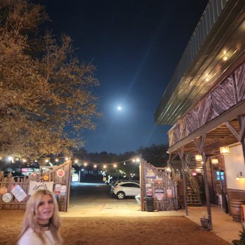 ARMADILLO DEN - Updated May 2024 - 146 Photos & 146 Reviews - 10106 ...