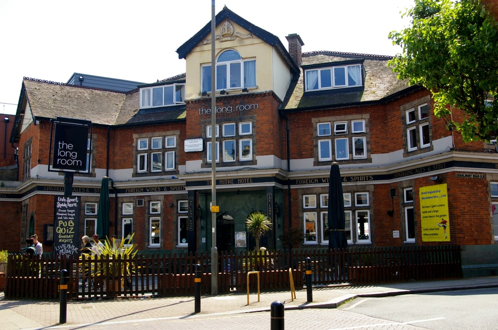 THE LONG ROOM BAR & HOTEL - Updated December 2024 - 130 Mitcham Road ...