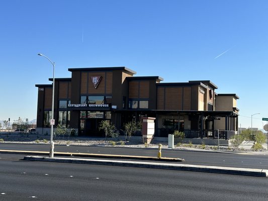 BJ’S RESTAURANT & BREWHOUSE - 125 Photos & 84 Reviews - 7190 S Rainbow ...