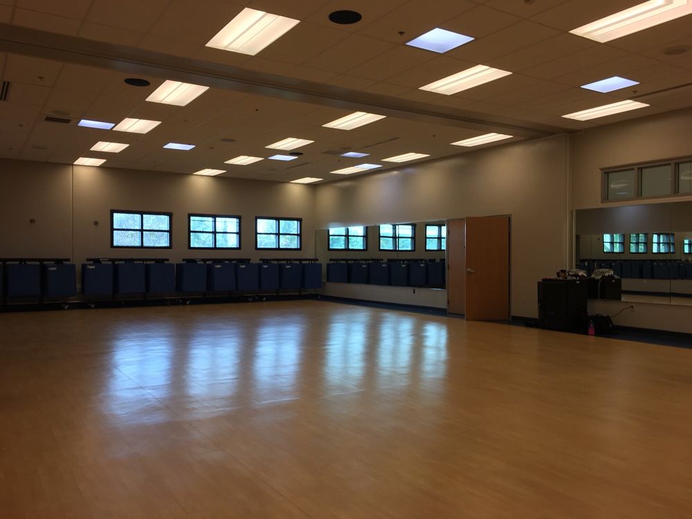 JBPHH FITNESS CENTER - 48 Photos & 77 Reviews - Gyms - 1071 N Rd ...