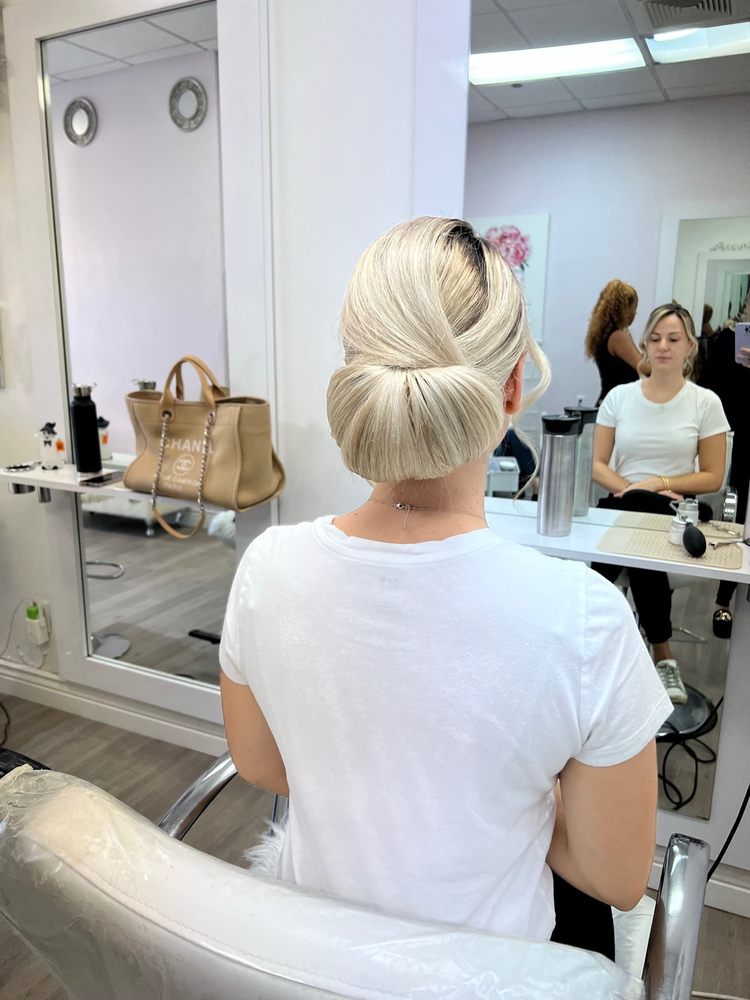 THE BLOWOUT BAR - Updated July 2024 - 25 Photos & 75 Reviews - 32-53A ...