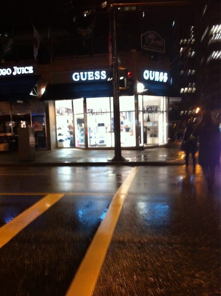 GUESS STORE 8903 - Updated December 2025 - 11 Photos - 1101 Robson St ...