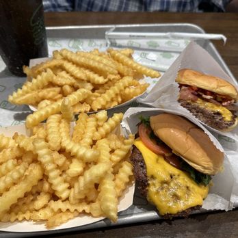 SHAKE SHACK WEST END PORTLAND - Updated June 2025 - 105 Photos & 87 ...
