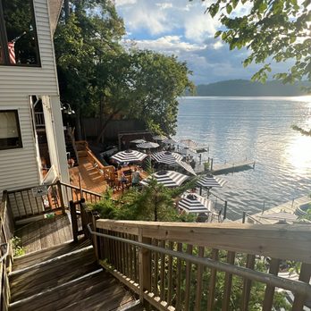 LAKE HOUSE PUB & GRILLE - Updated December 2025 - 87 Photos & 97 ...