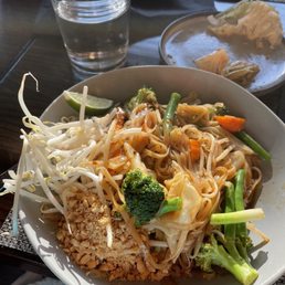 THAI TABLE - Updated April 2025 - 129 Photos & 58 Reviews - 5221 ...