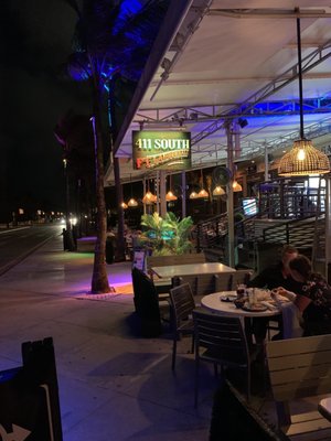 411 SOUTH BAR & GRILL - Updated January 2025 - 232 Photos & 211 Reviews ...