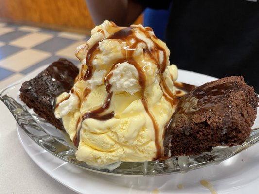 LEATHERBY’S FAMILY CREAMERY - 305 Photos & 223 Reviews - 1872 W 5400th ...