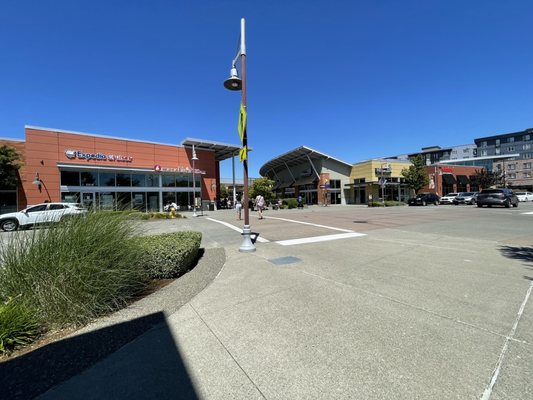 THE LANDING - Updated June 2024 - 61 Photos & 86 Reviews - 828 N 10th ...