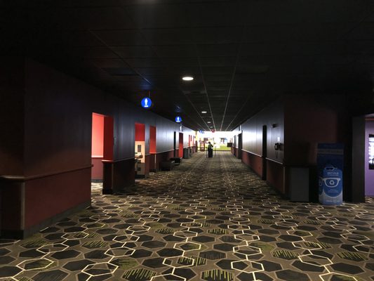 SHOWCASE CINEMA DE LUX SPRINGDALE 18 - Updated December 2025 - 41 ...