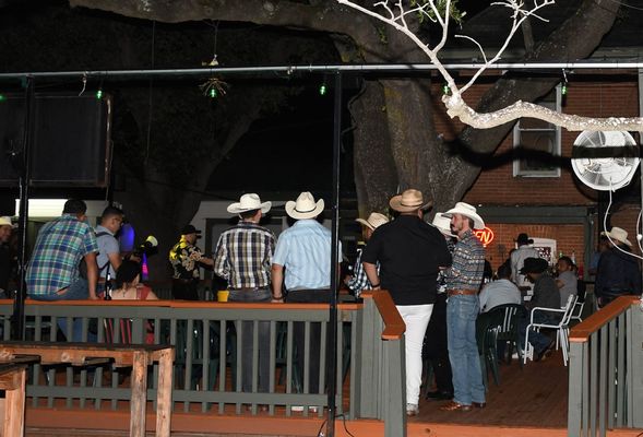 LOS ROBLES BAR AND GRILL - Updated January 2026 - 110 Photos & 10 ...