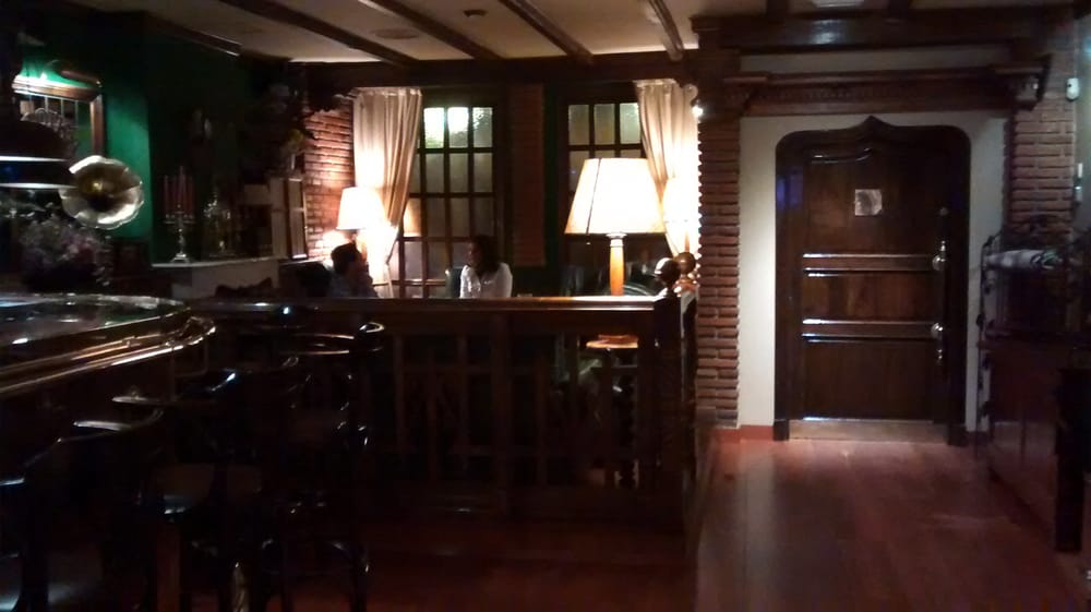 TROIKA BAR - Calle Arzobispo Barroeta, Finistère, Ezcaray, La Rioja ...