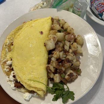 MOON HUT RESTAURANT - Updated January 2025 - 48 Photos & 44 Reviews ...