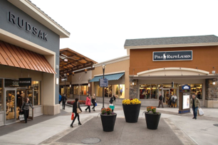 PREMIUM OUTLETS MONTRÉAL - Updated December 2025 - 38 Photos & 35 ...