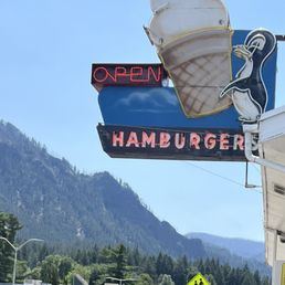 EAST WIND DRIVE-IN - Updated July 2025 - 356 Photos & 386 Reviews - 395 ...