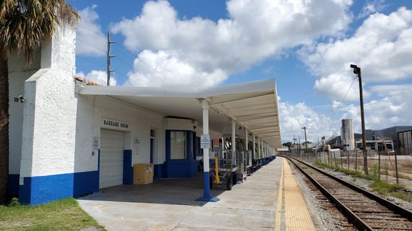 AMTRAK - Updated December 2025 - 11 Photos - 1800 7th St SW, Winter ...