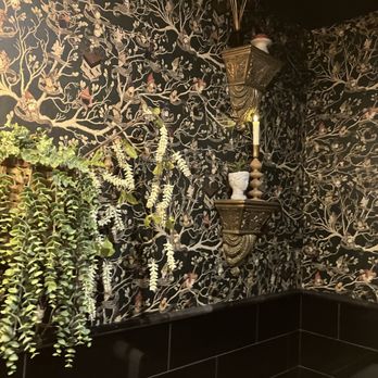 THE RUMPLED QUEEN - Updated December 2025 - 33 Photos & 17 Reviews ...