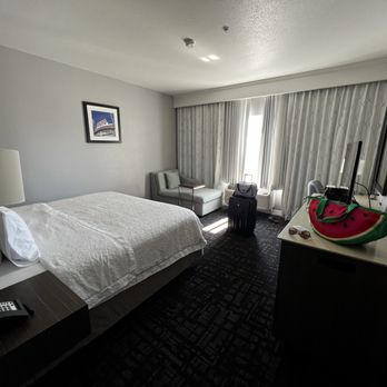 HAMPTON INN & SUITES RENO WEST - Updated December 2025 - 242 Photos ...