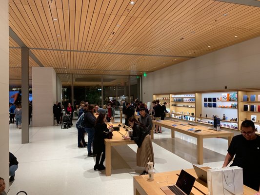 APPLE UNIVERSITY VILLAGE - 112 Photos & 583 Reviews - 2651 NE 49th St ...