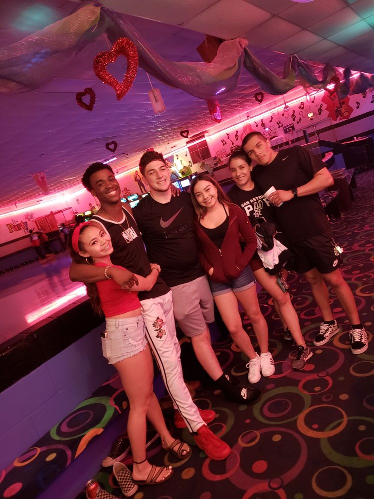 CAR-VEL SKATE CENTER LEON VALLEY - 63 Photos & 47 Reviews - Skating ...