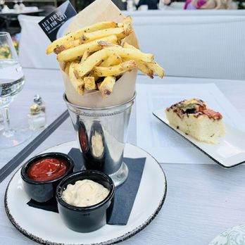 THE VICTOR RESTAURANT AND BAR - Updated June 2024 - 180 Photos & 81 ...