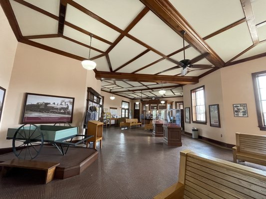 SELMA AMTRAK STATION - Updated September 2025 - 500 E Railroad St ...