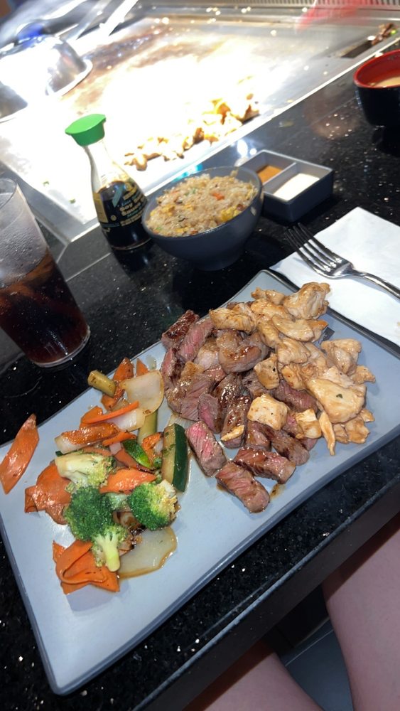 HIBACHI TEPPANYAKI & BAR - 299 Rathburn Road W, Mississauga, Ontario ...