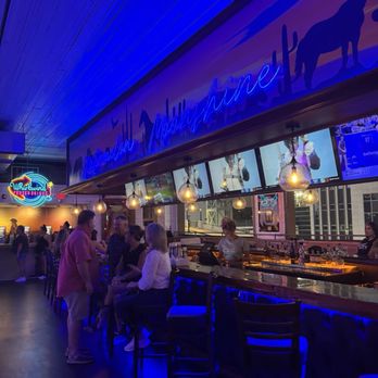 LAINEY WILSON’S BELL BOTTOMS UP - Updated December 2025 - 207 Photos ...