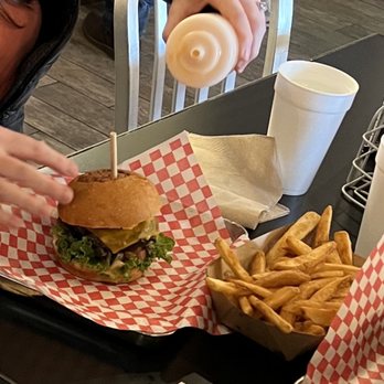 BURLY BURGER - Updated June 2024 - 213 Photos & 370 Reviews - 2572 E ...