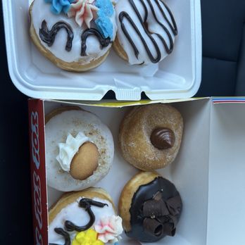 YONUTZ DONUTS AND ICE CREAM - Updated December 2025 - 127 Photos & 92 ...