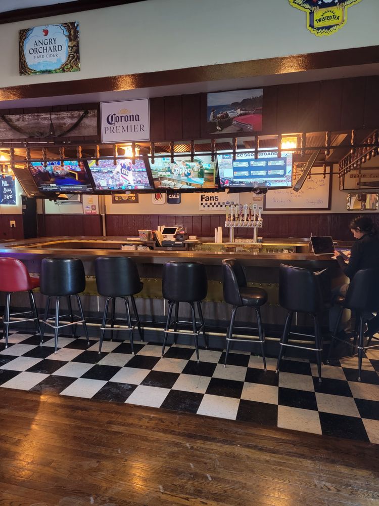 BROAD ST GRILLE - Updated October 2025 - 32 Photos - 243 E Broad St ...