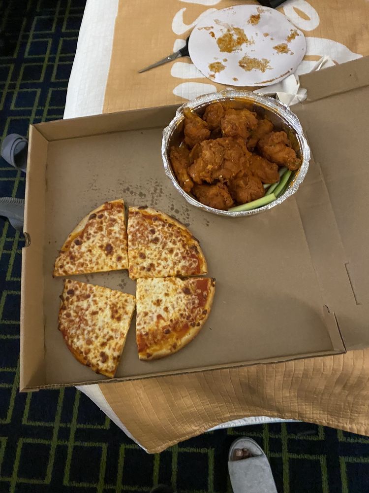 REDDOGS HI POINT PUB - Updated January 2026 - 28 Photos - 5 N Shore Rd ...