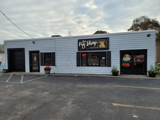THE PIG SHOP - Updated November 2025 - 182 Photos & 104 Reviews - 6637 ...