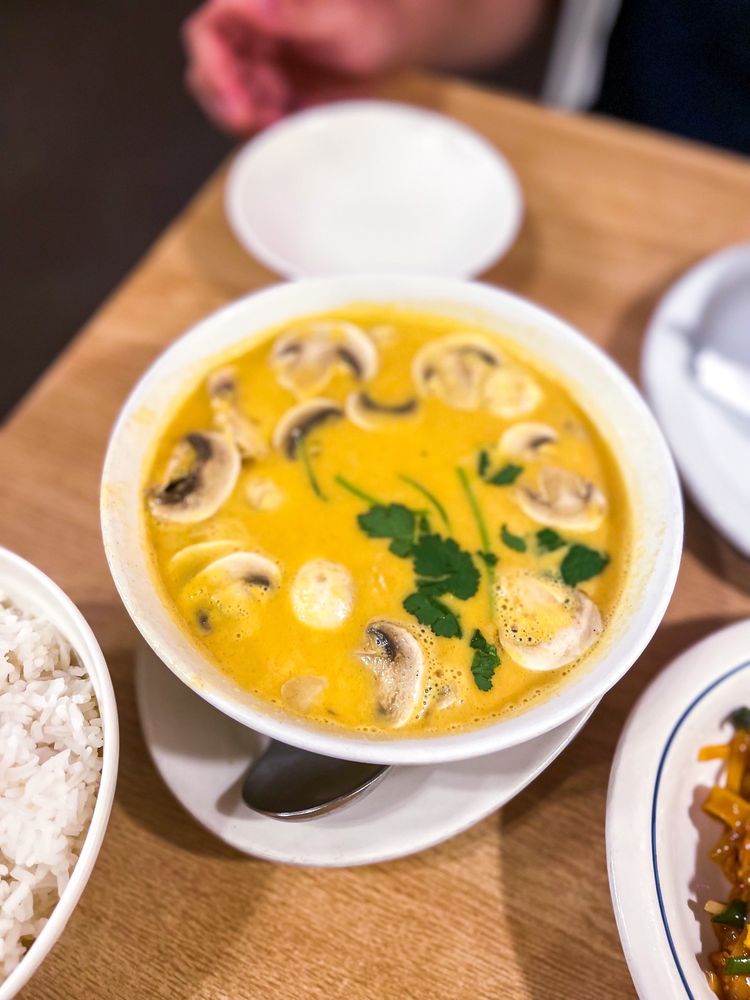 SIAMESE KITCHEN - 82 Photos & 141 Reviews - 4352 W Olive Ave, Glendale ...